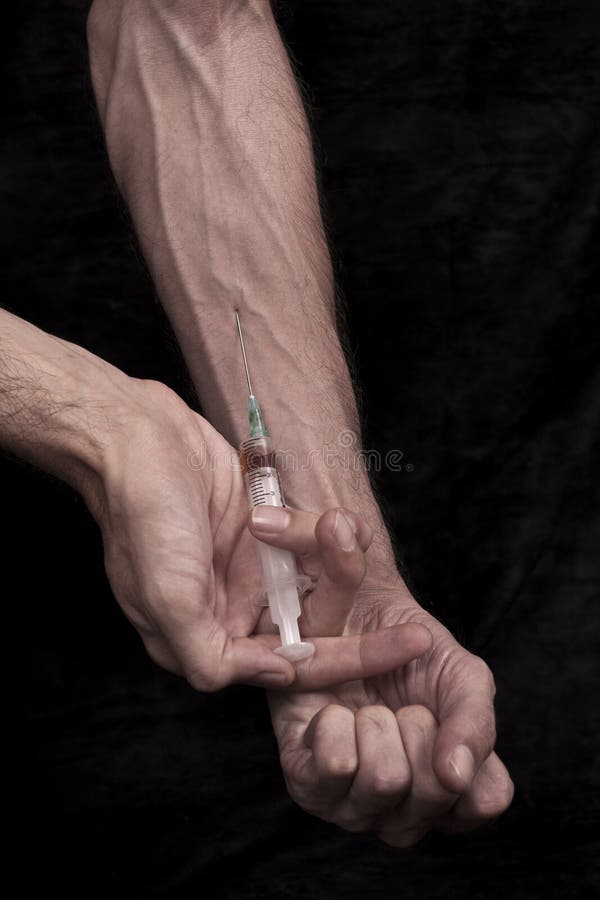 Injetando drogas foto de stock. Imagem de agulha, disparar - 16831414