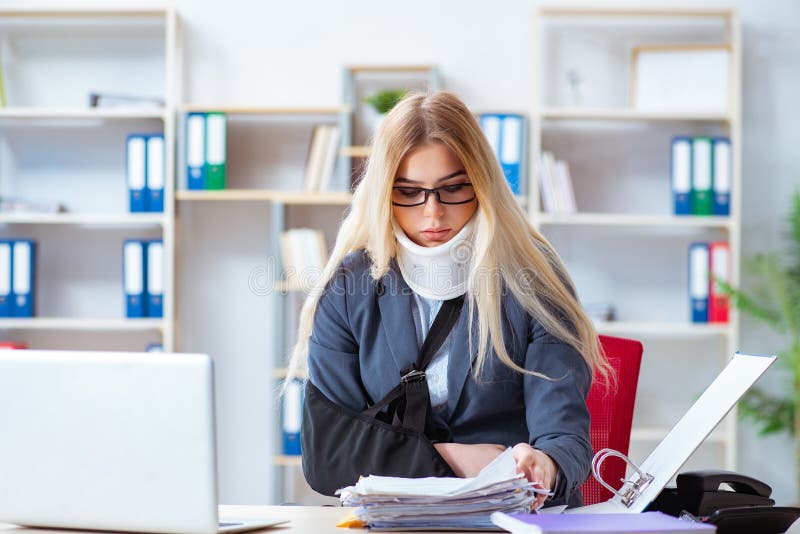 The Injured Female Employee Working in the Office Stock Photo - Image ...