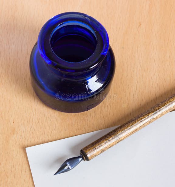 Ink-stand y pluma foto de archivo. Imagen de viejo, crisol - 10854996
