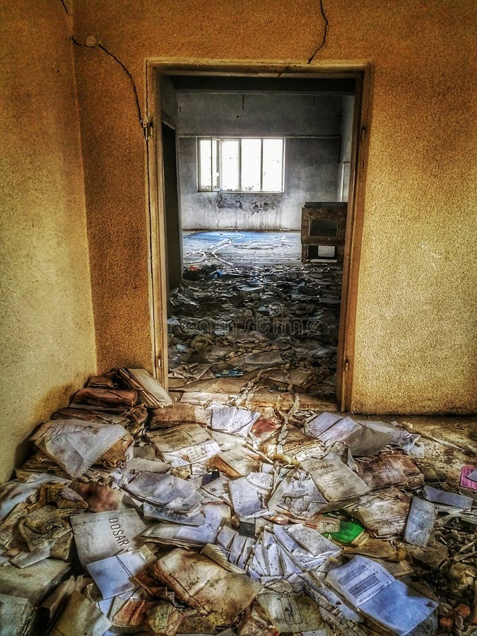 Inmundicia imagen de archivo. Imagen de papeles, abandonado - 108748131