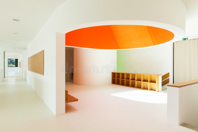 Innen-, moderne Schule stockbild. Bild von aufbau, durchführung - 32984695