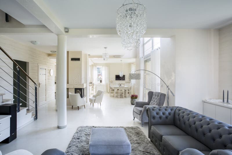 Innenraum der Luxuswohnung stockfoto. Bild von kristall - 45931202