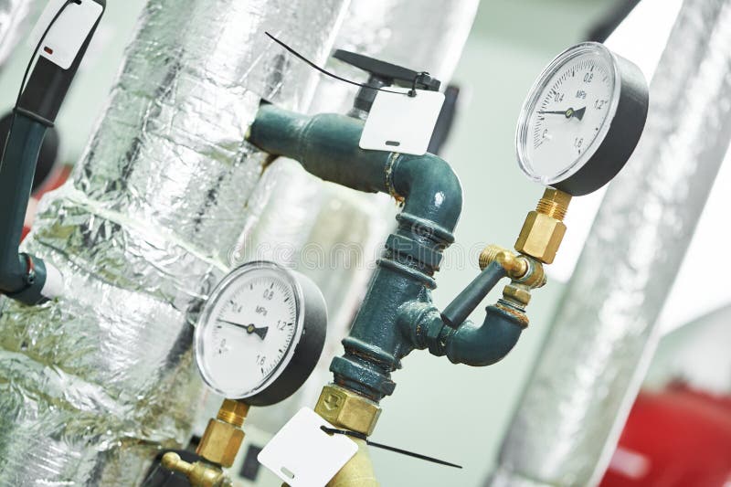 Alter Gaskessel Im Heizraum Stockbild - Bild von kraftstoff, pumpen ...