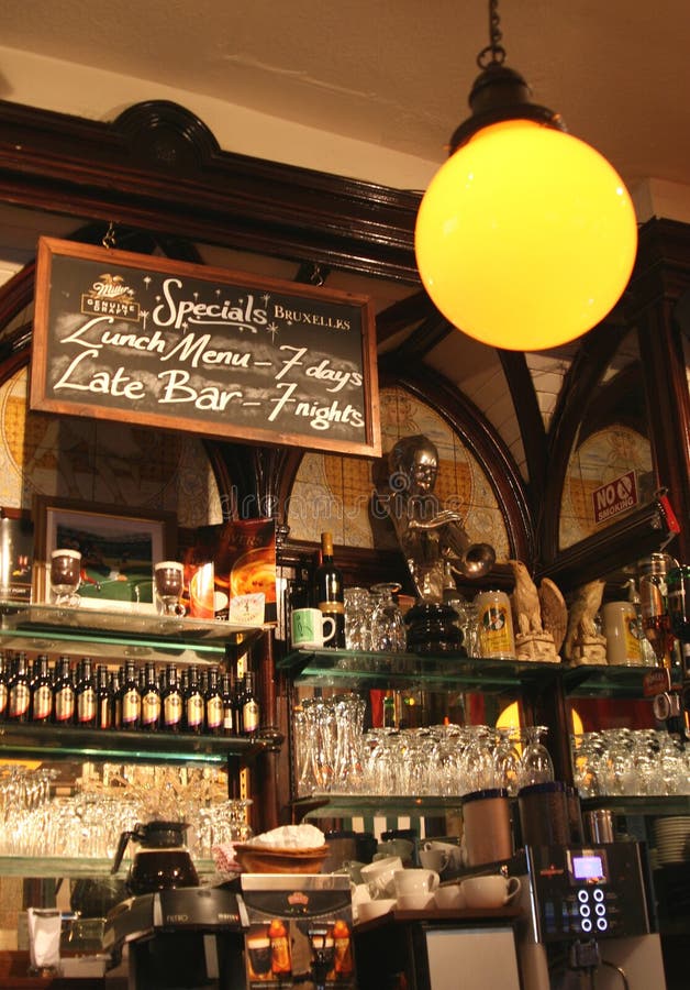 Innenansicht Einer Irischen Kneipe Im Temple Bar Viertel, Dublin ...