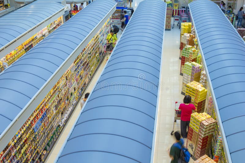 Innenraum Eines Supermarktes Redaktionelles Stockbild - Bild von ...