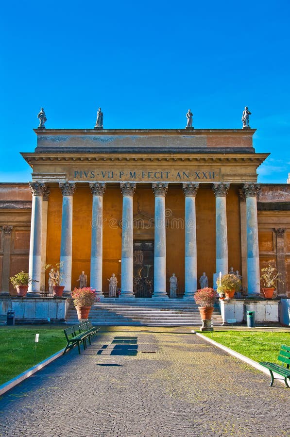 Inner Courtyard of the Vatican Editorial Stock Image - Image of park ...
