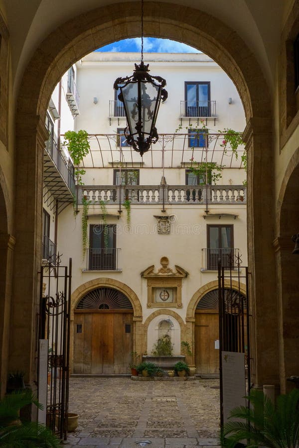 Inner Yard in Palermo editorial stock photo. Image of arch - 392793408