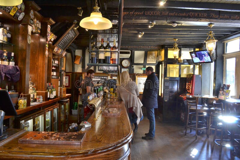 Innere englische Kneipe redaktionelles bild. Bild von britisch - 51151140
