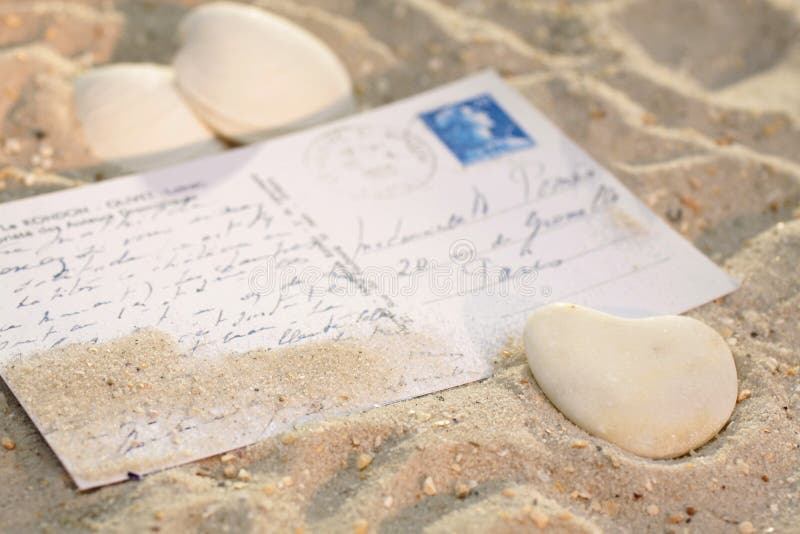 Postkarte im Sand stockbild. Bild von verbindung, sommer - 37877607