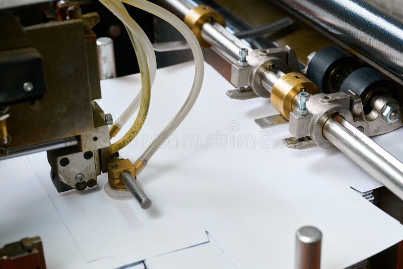 Innovative Paper Sheet Feeding Mechanism Enabling Efficient Glue ...