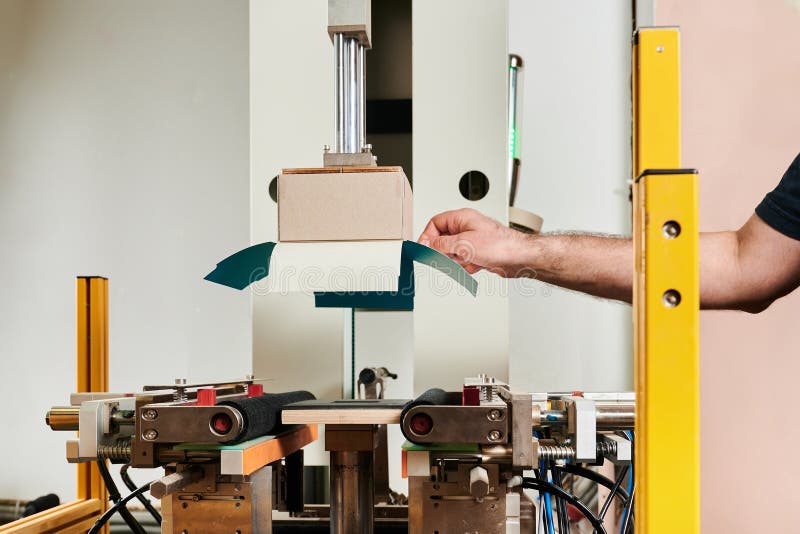 Innovative Semi-automatic Machine Efficiently Wraps Rectangular Boxes ...