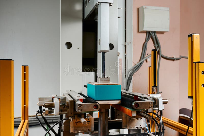 Innovative Semi-automatic Machine Enhances Efficiency in Wrapping ...