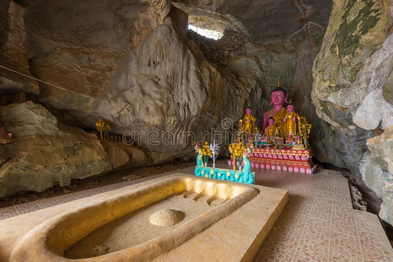 Inom Thamen Sang Cave I Vang Vieng Fotografering för Bildbyråer - Bild ...