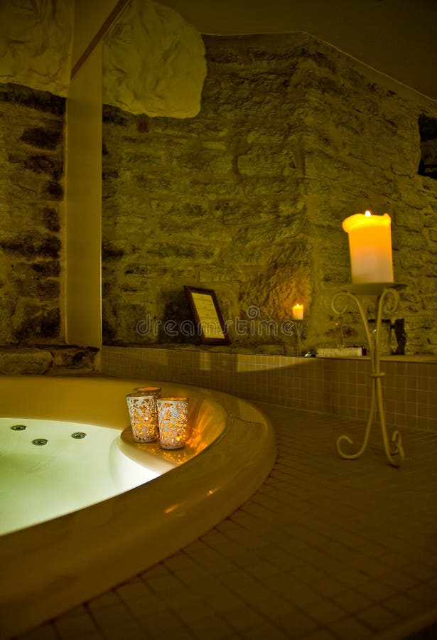 Inomhus bubbelpool arkivfoto. Bild av inomhus, arkitektur - 59952232