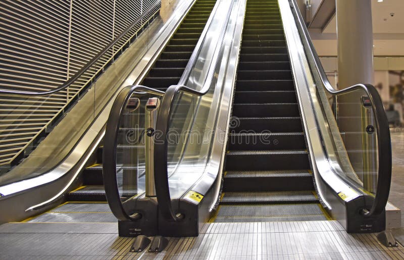 Inomhus Rulltrappa Med Sikten Som Ser Upp Fotografering för Bildbyråer ...