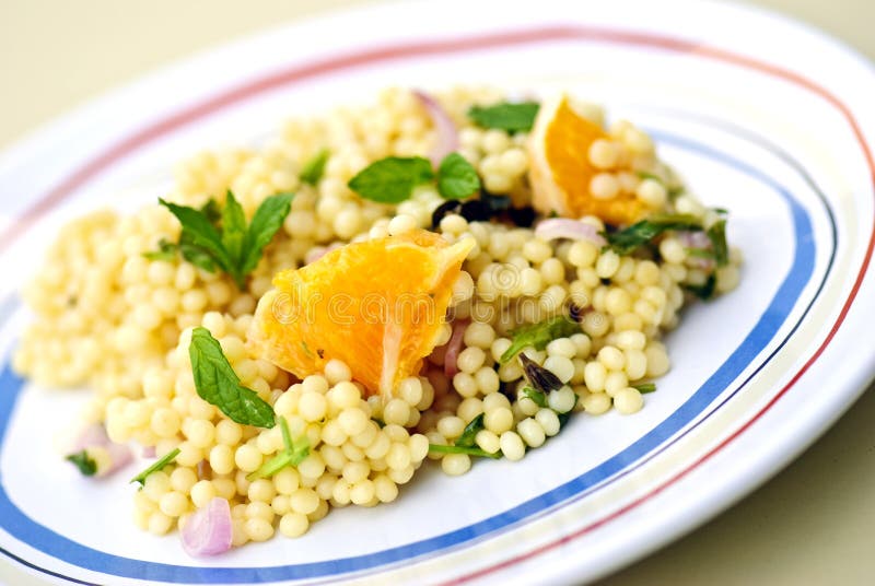 Insalata Del Cuscus Della Perla Immagine Stock - Immagine di pranzo ...