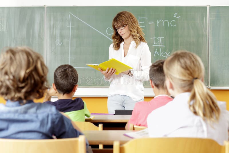 Insegnante E Studente Nella Lezione Immagine Stock - Immagine di gruppo ...