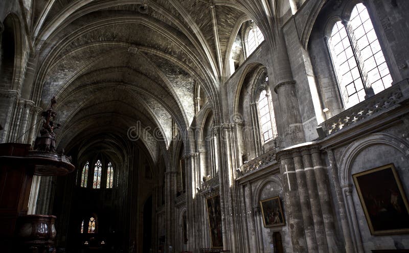 Inside a cathedral editorial photo. Image of cathédrale - 226999086