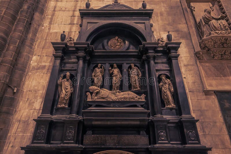 Inside the Cathedral of Milan Editorial Stock Image - Image of catholic ...