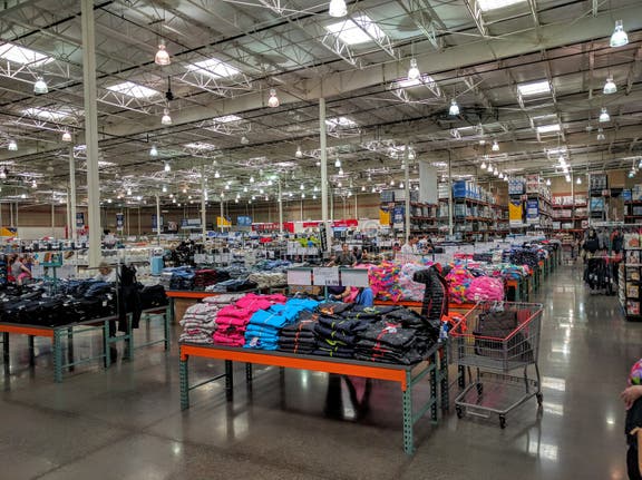 Inside Costco store editorial photography. Image of business - 75384057