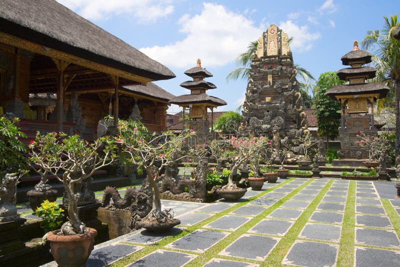 Inside Hindu temple stock photo. Image of shiva, indian - 4718284