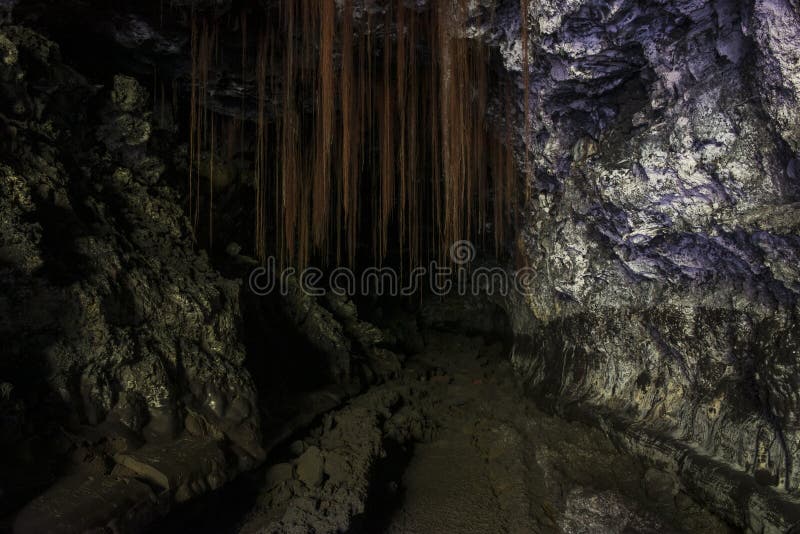 Inside Kaumana lava tube stock photo. Image of moss - 283436874