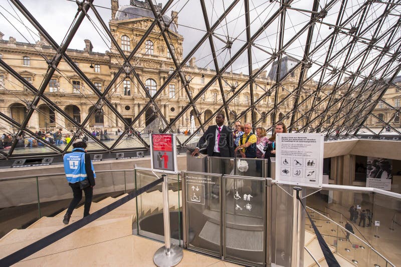 Louvre Museum editorial photo. Image of museum, night - 57391251