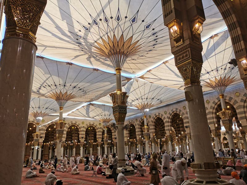 Inside Nabawi Mosque editorial photo. Image of prophets - 185835366