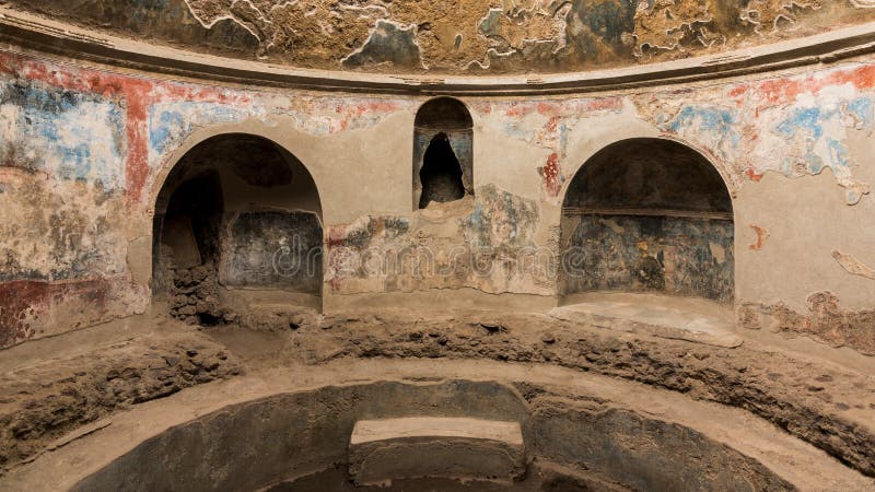 Inside an Old Roman Bath in Pompeii Editorial Stock Photo - Image of ...