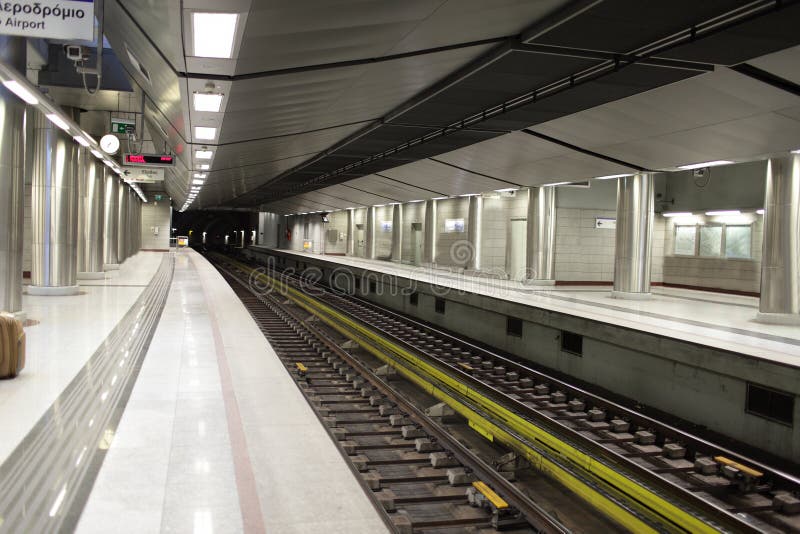 Paris Metro Train Approaching Staion at Speed Editorial Stock Image ...