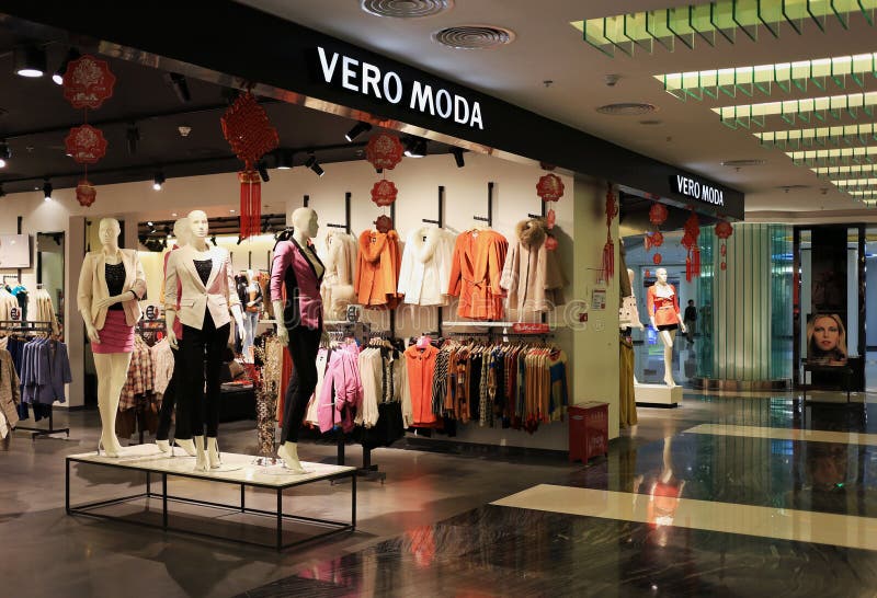 Inside View of Shopping Mall Editorial Image - Image of shopping, mall ...