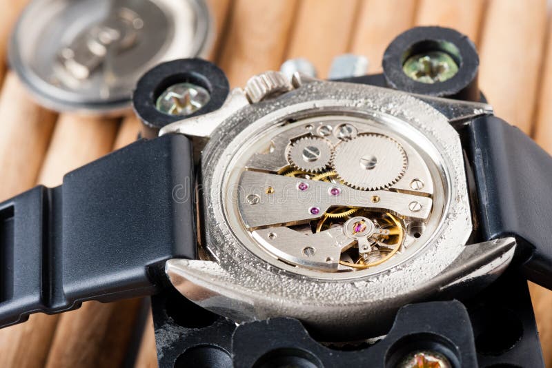 Inside Mechanic Watch Stock Photos - Download 1,603 Royalty Free Photos