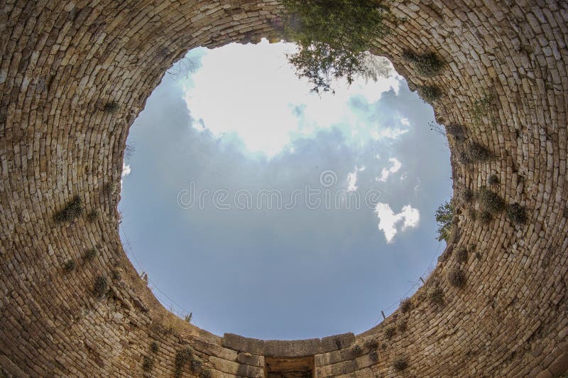 Inside the well stock photo. Image of excavation, bronze - 64290016