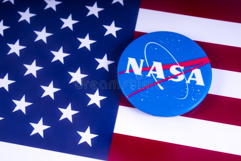 Insignia De La NASA Sobre La Bandera De Los E.E.U.U. Imagen editorial ...