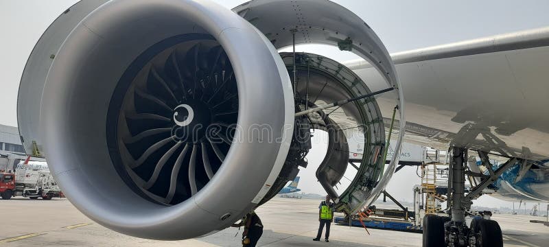 Inspection of Engine General Electric GEnx Editorial Stock Image ...