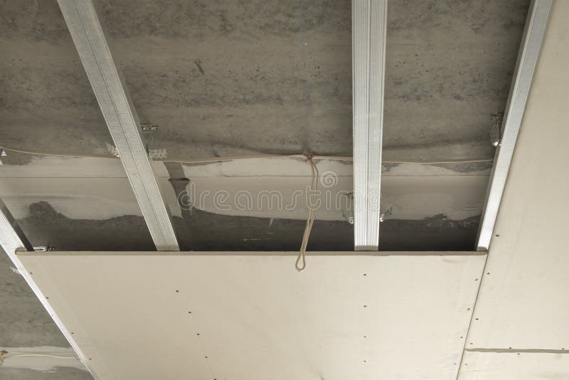Installation The Ceiling Profile In The New Flat Stock Photo - Image of ...