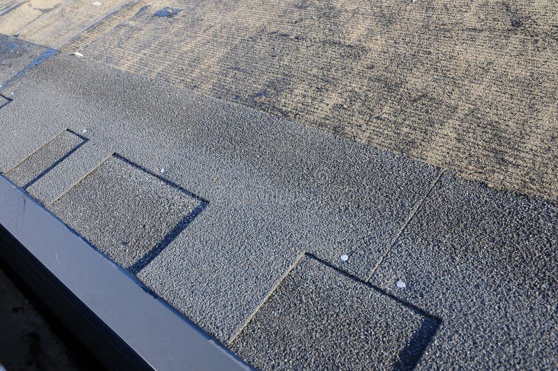 Installation Des Bardeaux Installation Des Bardeaux De Toit De Bitume ...