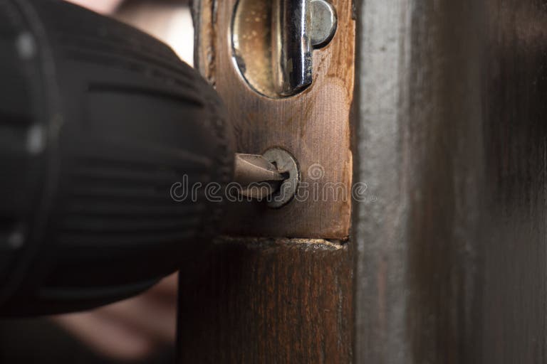 Installation Replacement of the Door Lock with a Screwdriver Stock ...