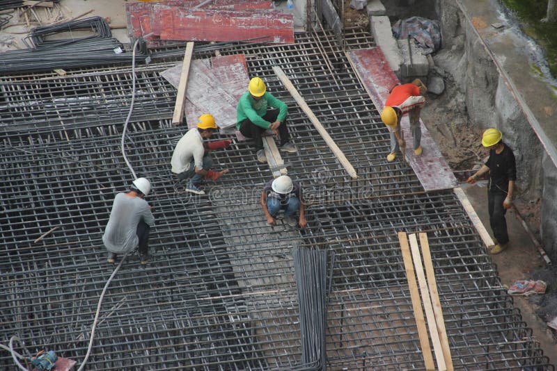 Installation Steel Skeleton of the Workers at the SHENZHEN Construction ...