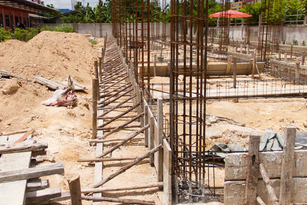 Installera Rebaren Och Formwork Arkivfoto - Bild av hjälm, konkret ...