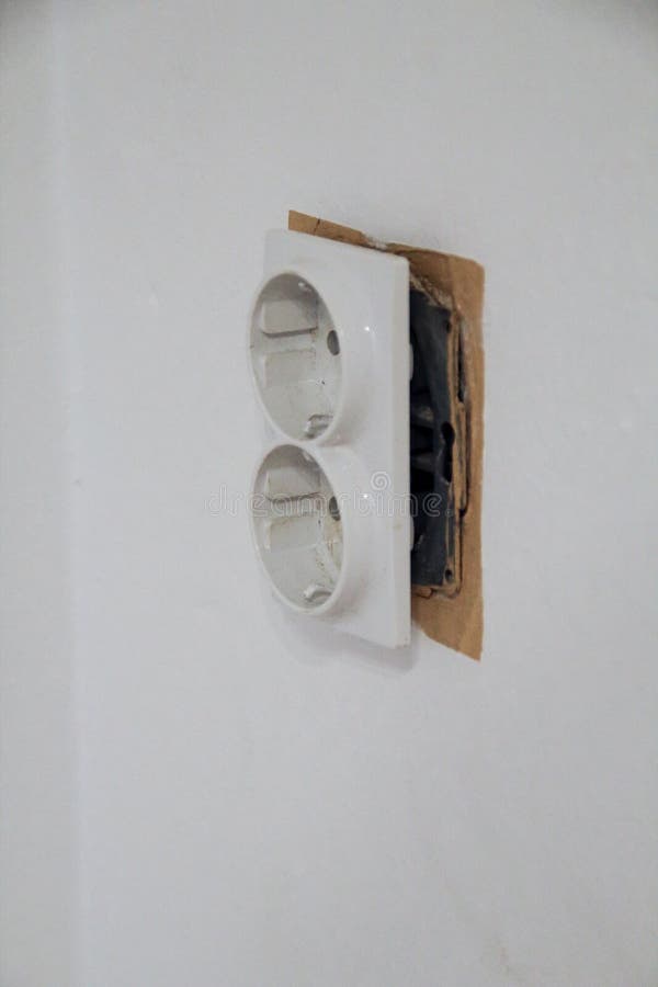 Installing a New Socket in a House after Renovation. the Problem is Not ...