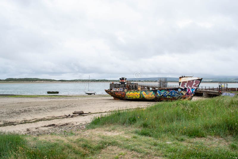 INSTOW, DEVON, ENGLAND- 25 June 2021: Colourful Graffitied Shipwreck in ...