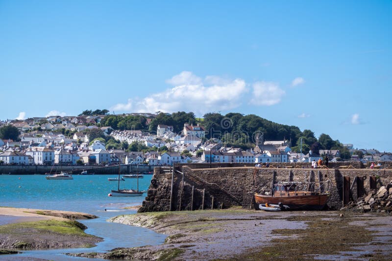 INSTOW, DEVON, ENGLAND- 25 June 2021: Coast Path Directional Sign in ...