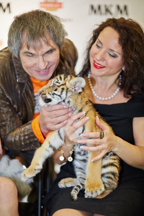 Instructor Animal Karina Bagdasarova Fotografía editorial - Imagen de ...