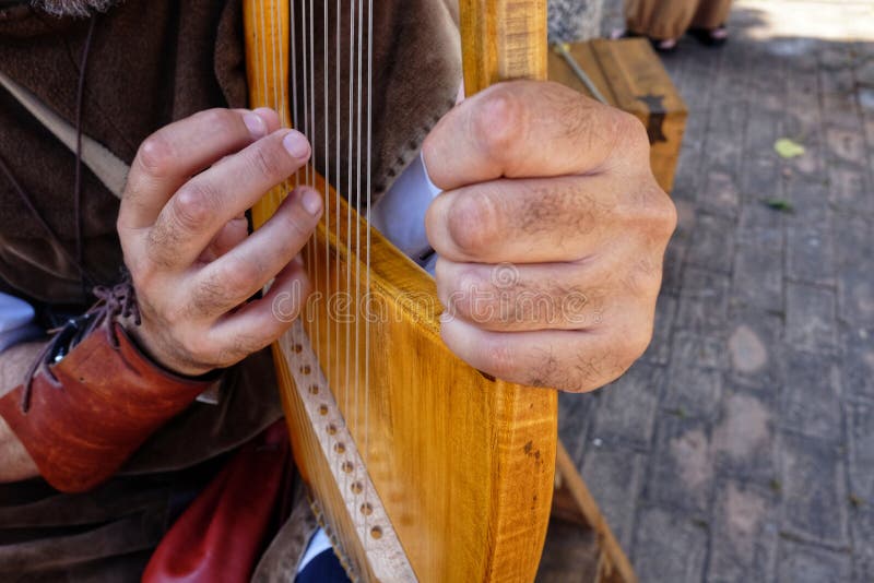 Instrumento Musical Medieval Da Lira Foto de Stock - Imagem de corda ...