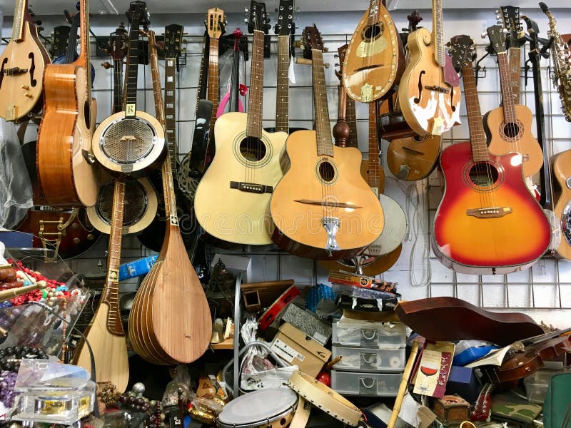Instrumentos Musicais De Loja De Sucata Imagem de Stock - Imagem de ...