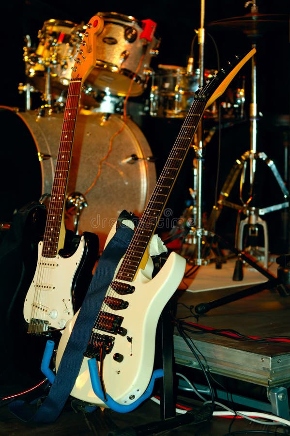 3,939 Instrumentos Musicales Modernos Fotos de stock - Fotos libres de ...