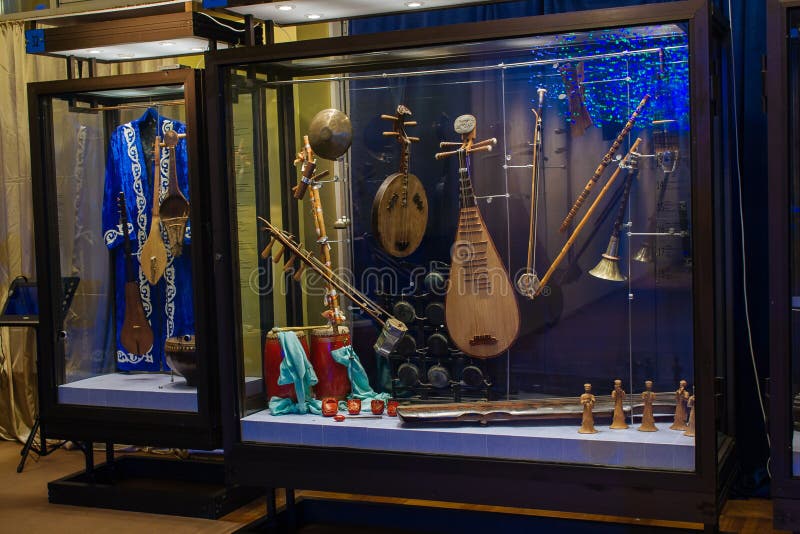 Instrumentos Musicales Antiguos Imagen editorial - Imagen de soprano ...