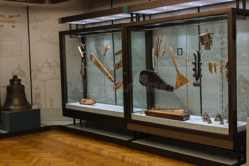 Instrumentos Musicales Antiguos Imagen editorial - Imagen de museo ...