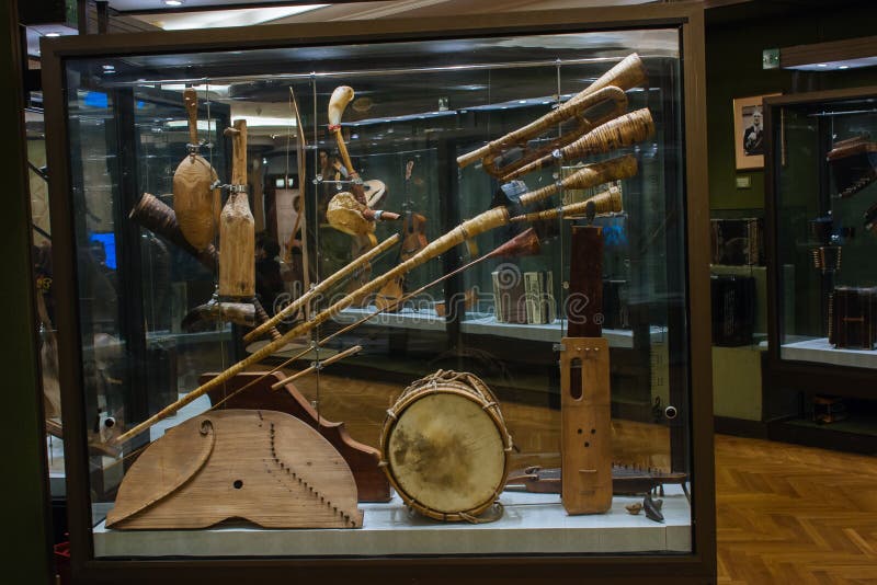 Instrumentos Musicales Antiguos Foto de archivo editorial - Imagen de ...